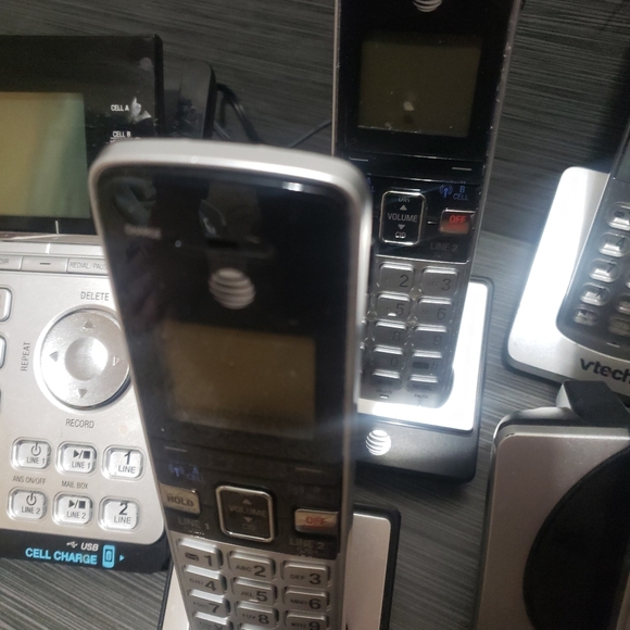 panasonic vtech uniden ATT | Other | Lot Of Cordless Phones And ...